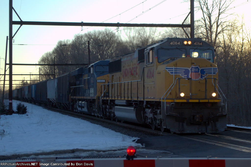 UP SD70M 4064 leads K533-21